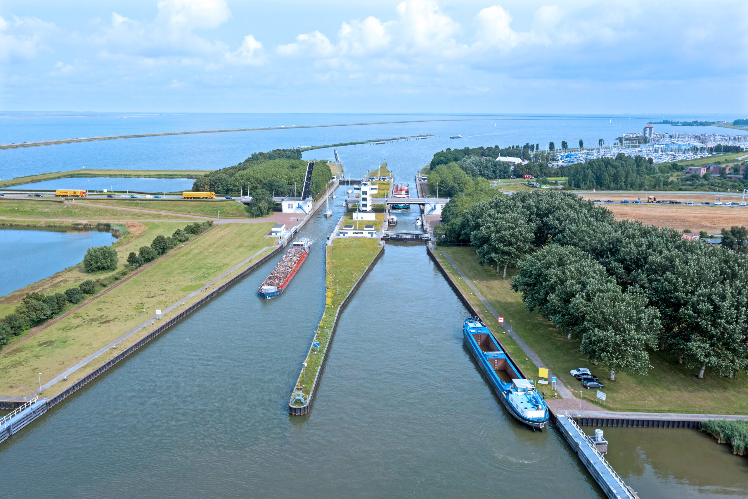 Sailing from the Markermeer to the Ijsselmeer or vice versa