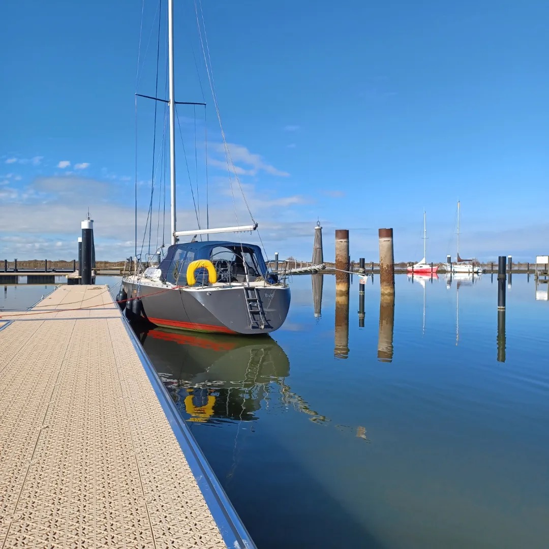 New floating pontoons at Lelystad Haven